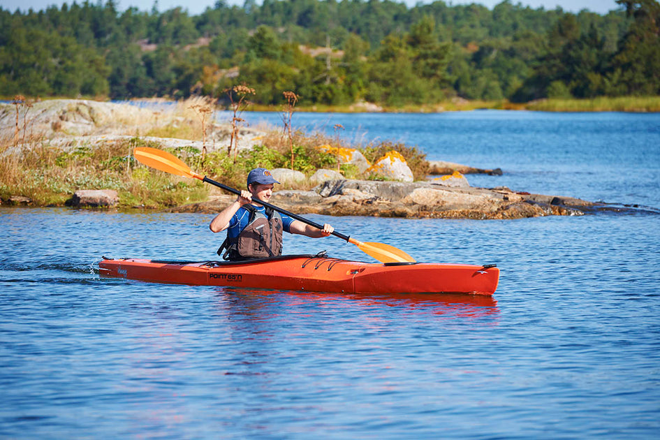 GUIDE TO ESSENTIAL SAFETY GEAR YOU NEED WHEN KAYAKING – Point 65 Sweden